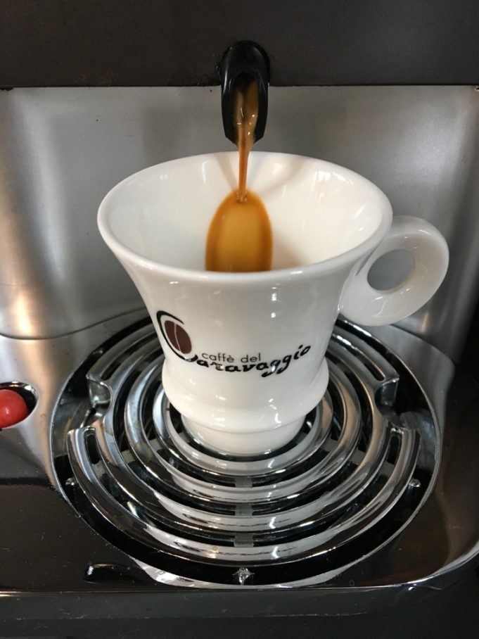 Caffè del Caravaggio a Host: design, tecnica e risparmio in una macchina