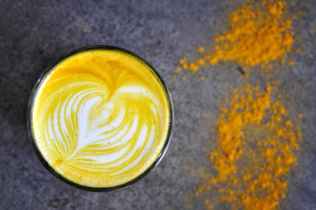 Dopo il cappuccino turmerico ecco il fizzy milk, così il latte diventa ...