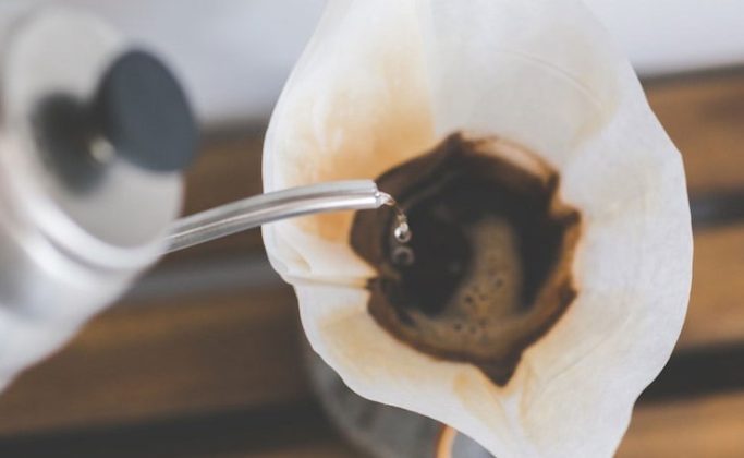 Batch brewing e nuove frontiere del caffè filtrato nel mercato globale