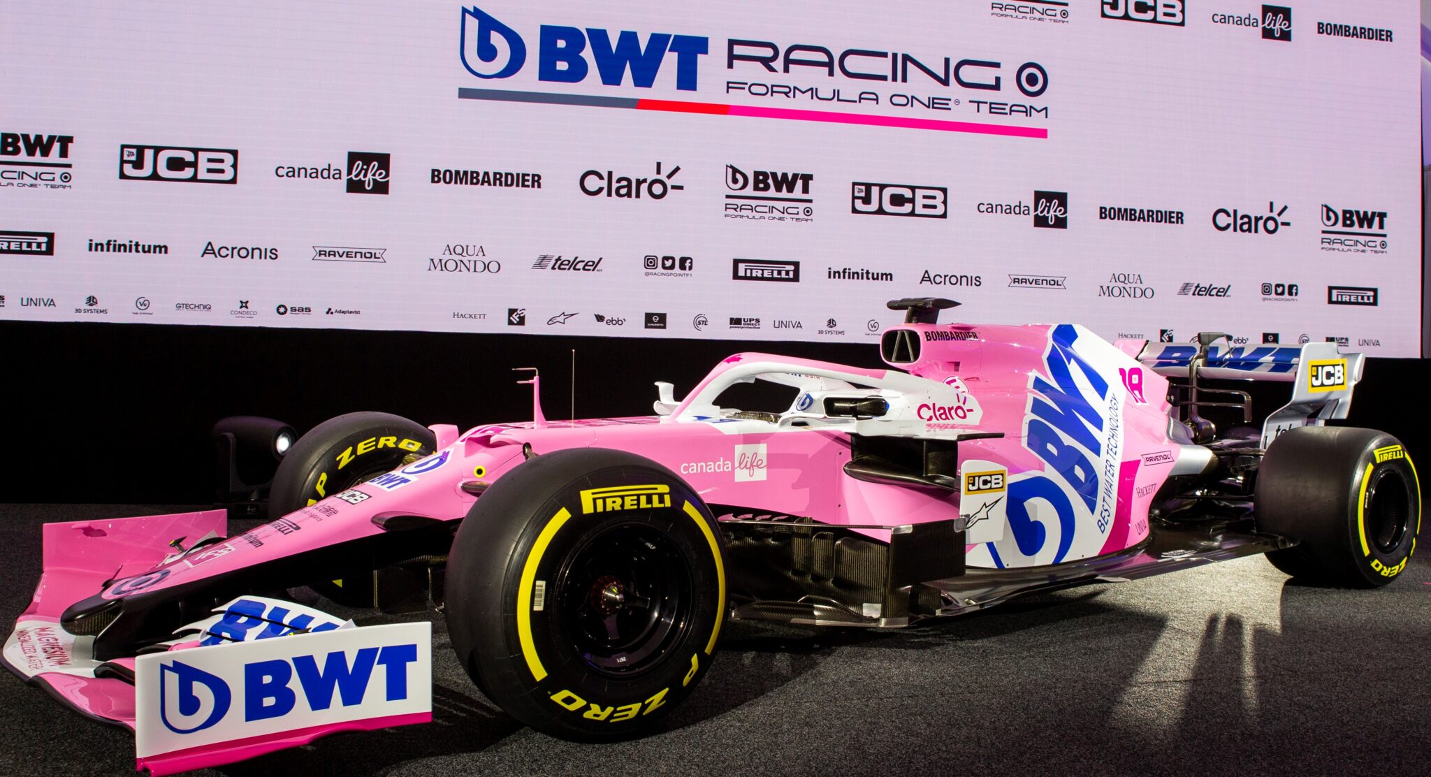Bwt tinge di rosa le macchine della Formula 1 per la corsa 2020